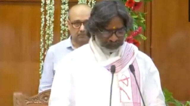 Hemant Soren Takes Oath As Jharkhand CM, Day After Champai Soren Quit - News18