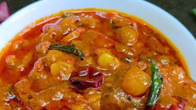 Savour The Taste Of South India With This Homemade Vengaya Kuzhambu ...