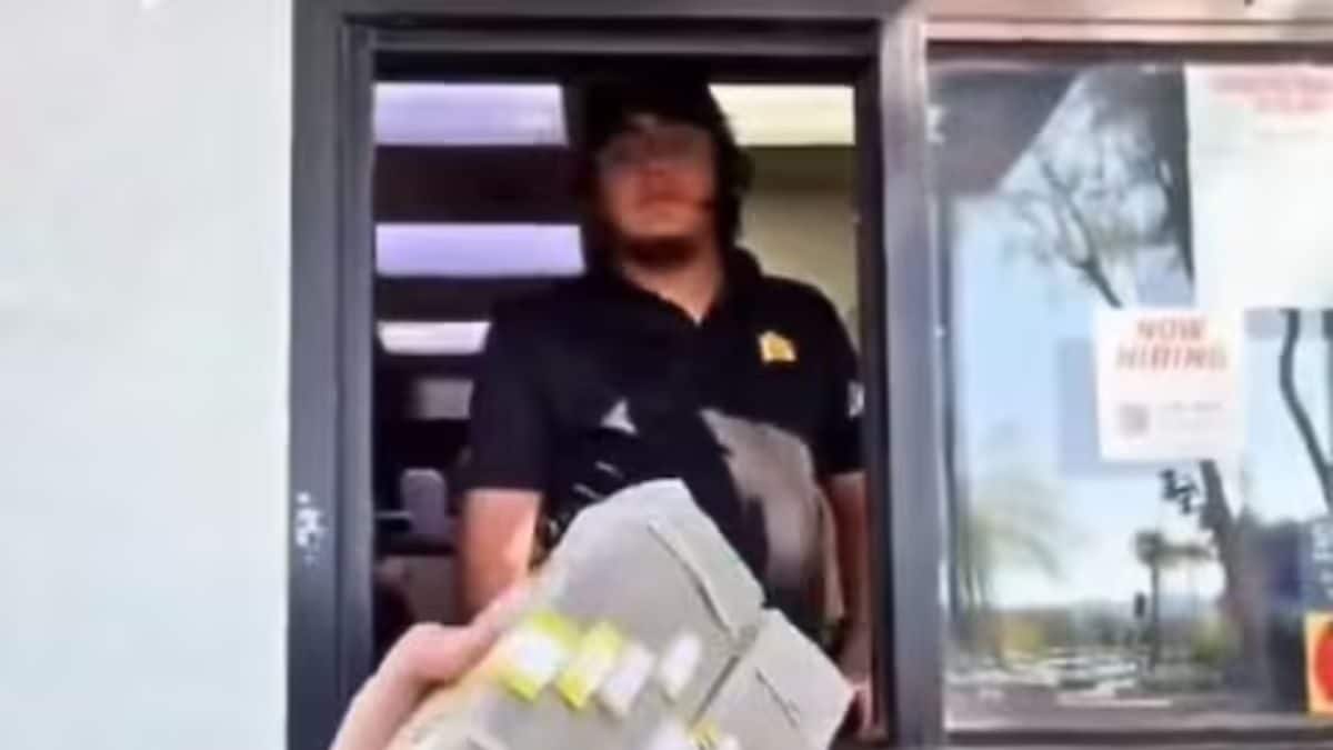 Watch: Waiter Turns Down Rs 83 Lakh In Cash To Quit His Job | Viral ...