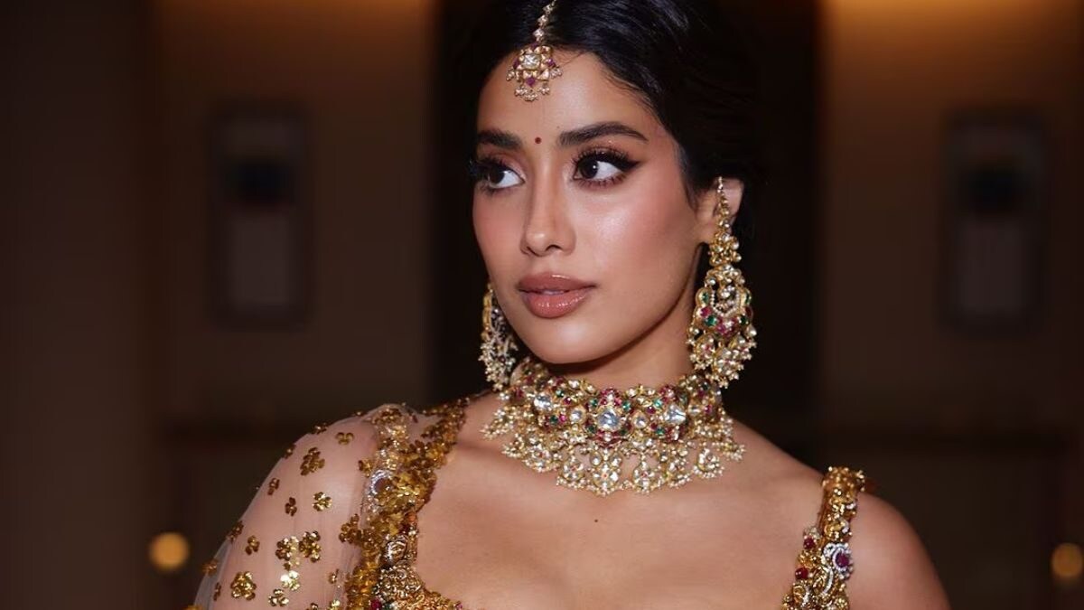 Janhvi Kapoor HOSPITALISED With 'Severe' Food Poisoning, Dad Boney ...