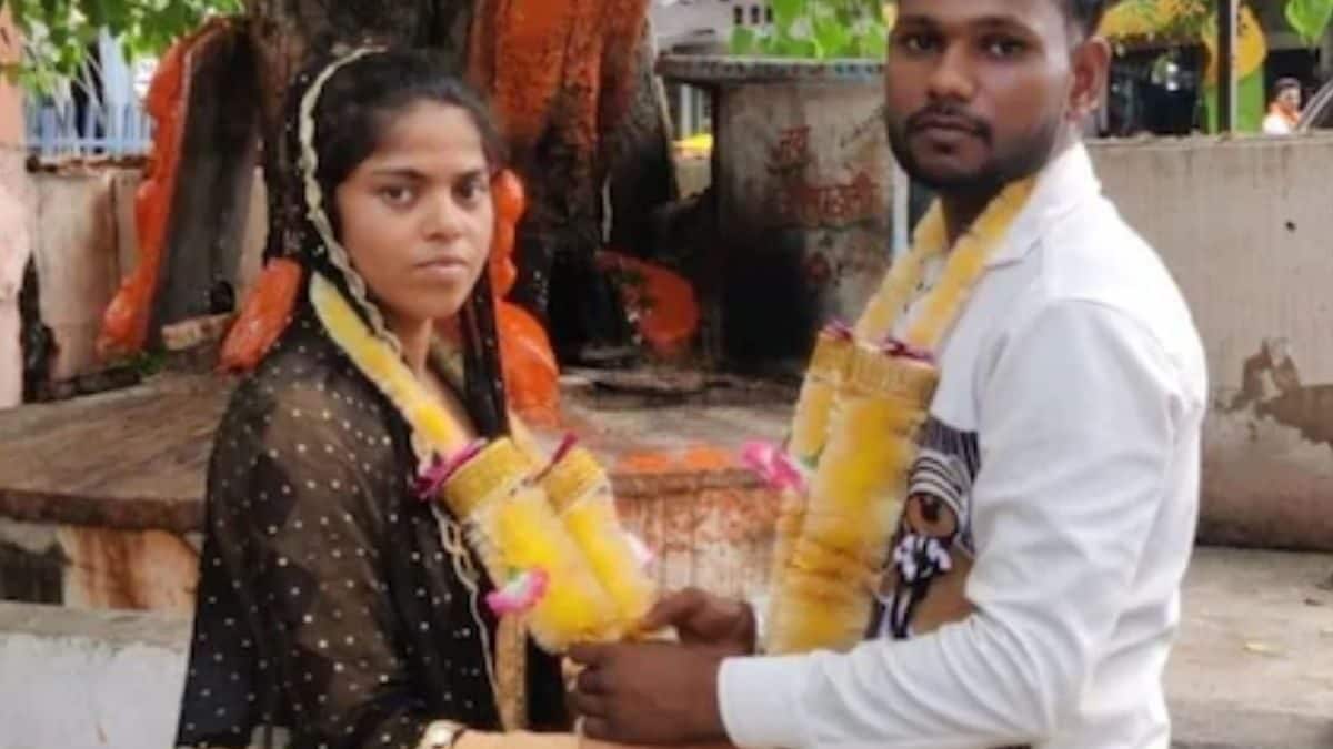 UP Couple Gets Married In A Temple Inside Police Station | Viral News ...