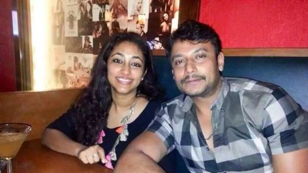 Darshan's Wife Vijayalakshmi Visits Temple, Takes Prasad To Jail ...