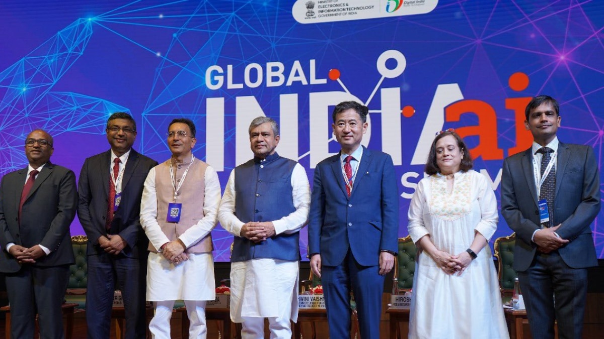 Union Minister Ashwini Vaishnaw Inaugurates Global IndiaAI Summit ...