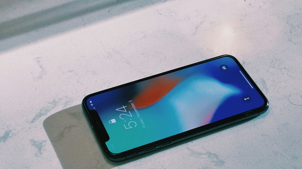 Man Orders iPhone With Cash On Delivery Option, Kills Courier Boy After ...