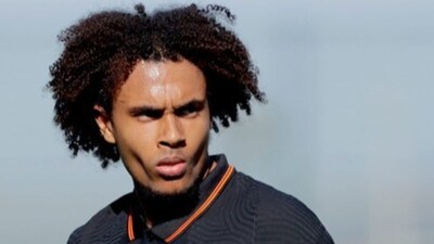 Joshua Zirkzee Replaces Rasmus Hojlund As Manchester United's New No ...