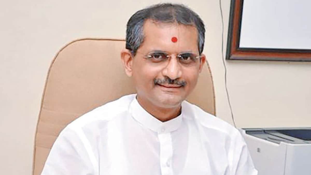 UPSC Chairperson Manoj Soni Puts Down Papers 5 Years Before Term Ends ...