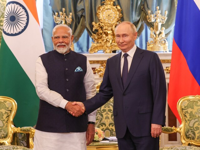 PM Modi's Tightrope Walk: Balancing on a Narrow Beam in Moscow - News18
