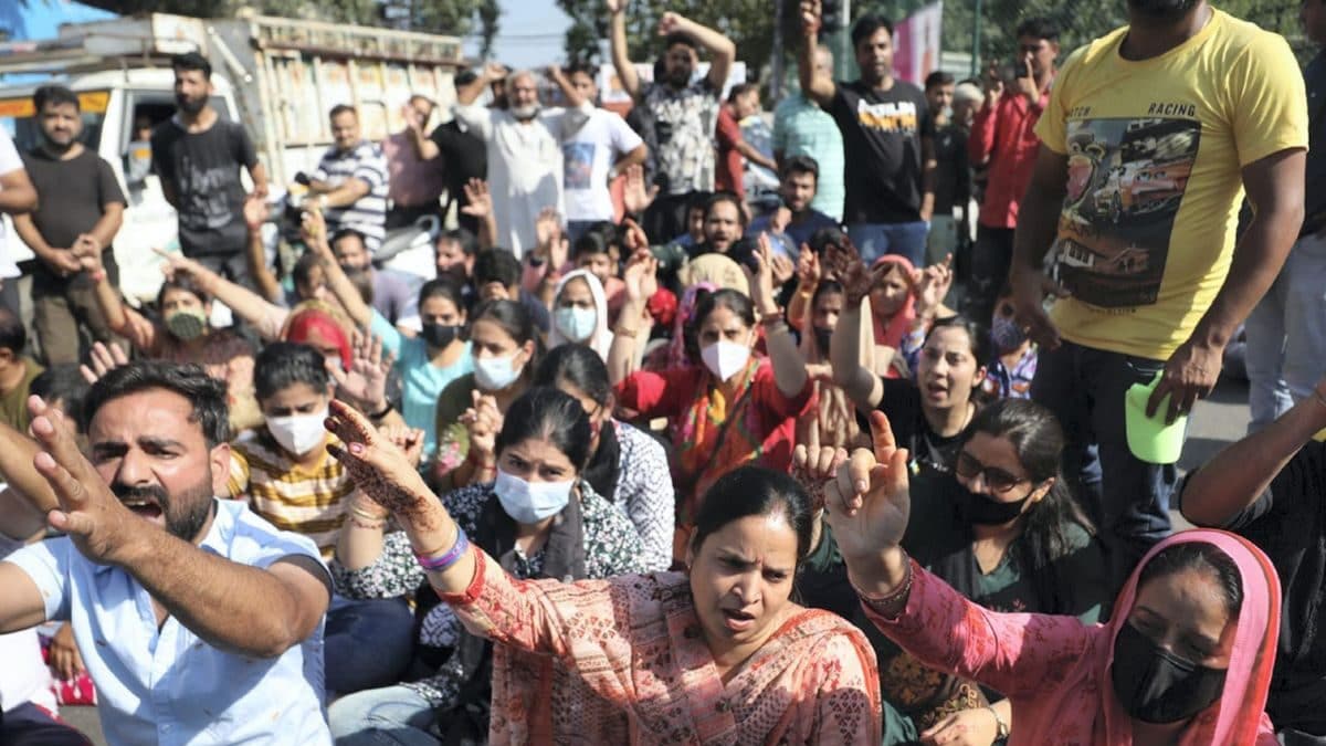 SFI Activists Stage Protests Against 'irregularities' in NEET, UGC-NET ...