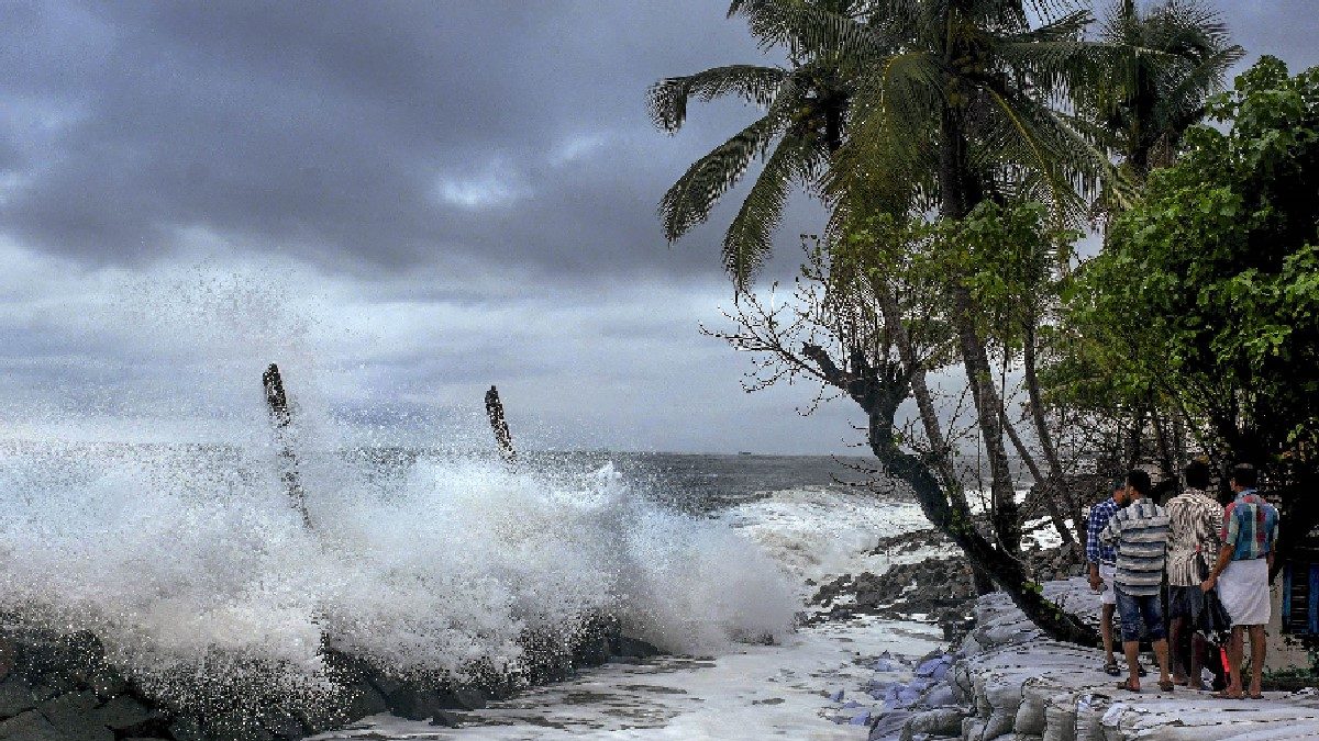 Coastal Areas In Kerala, Tamil Nadu Brace For ‘Kallakkadal’ Phenomenon ...