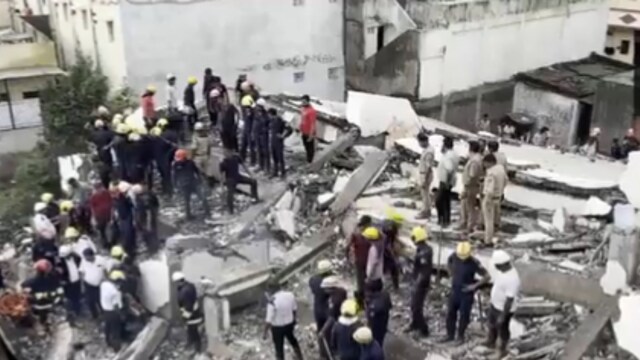 7 Dead As Six-Storey Building Collapses In Gujarat's Surat, Many Feared ...