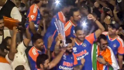 Rohit, Kohli Raise T20 World Cup Trophy Together During Team India's ...