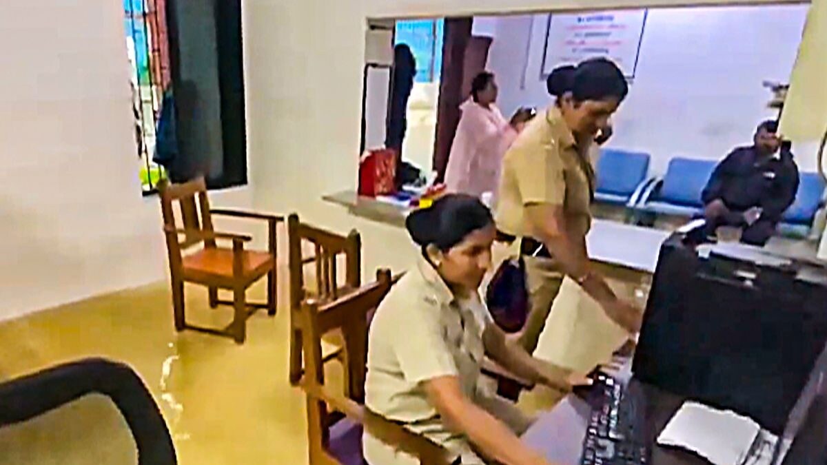 Mumbai Batters Heavy Rain, Red Alert Issued