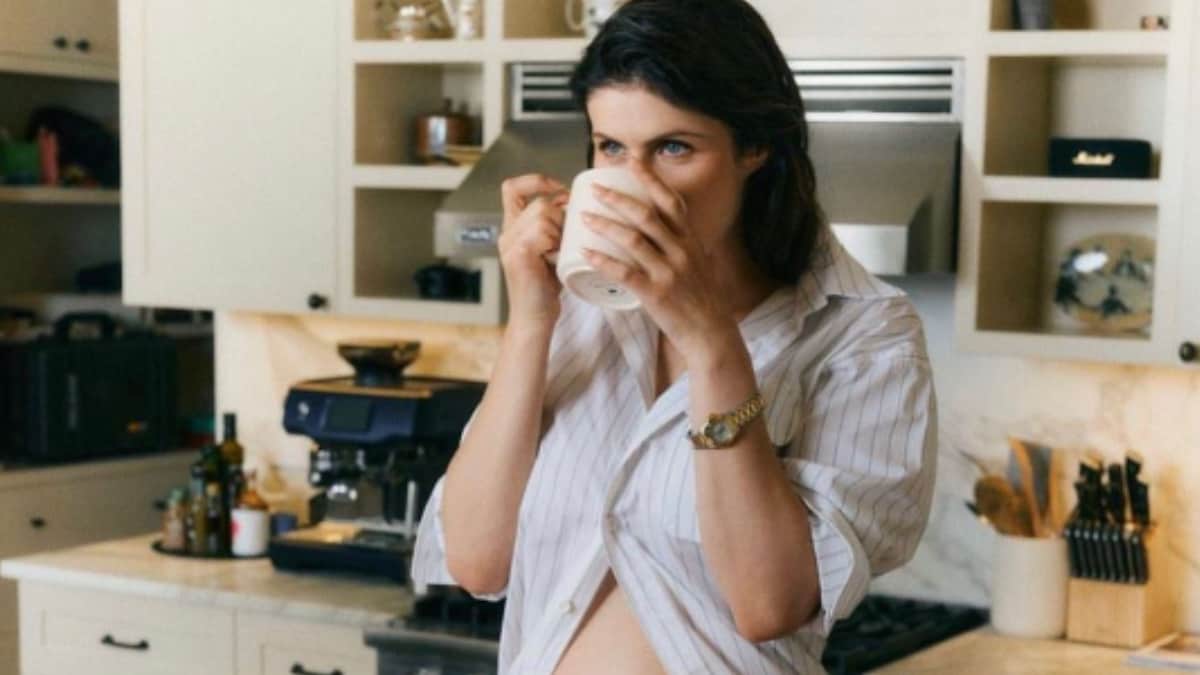 The White Lotus Star Alexandra Daddario Announces Pregnancy In Cute ...