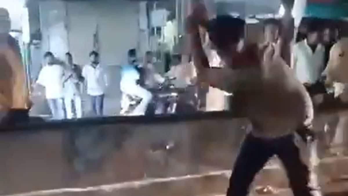 On Cam | TDP Leader Brutally Stabs Jagan Reddy's YSRCP Party Member On Busy Street In Andhra ...