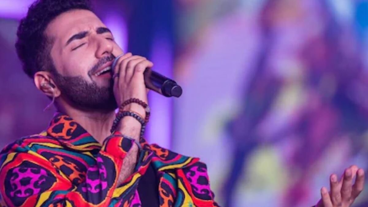 Singer Abby V To Make His Malayalam Debut In Sanal Devan's Varaham - News18