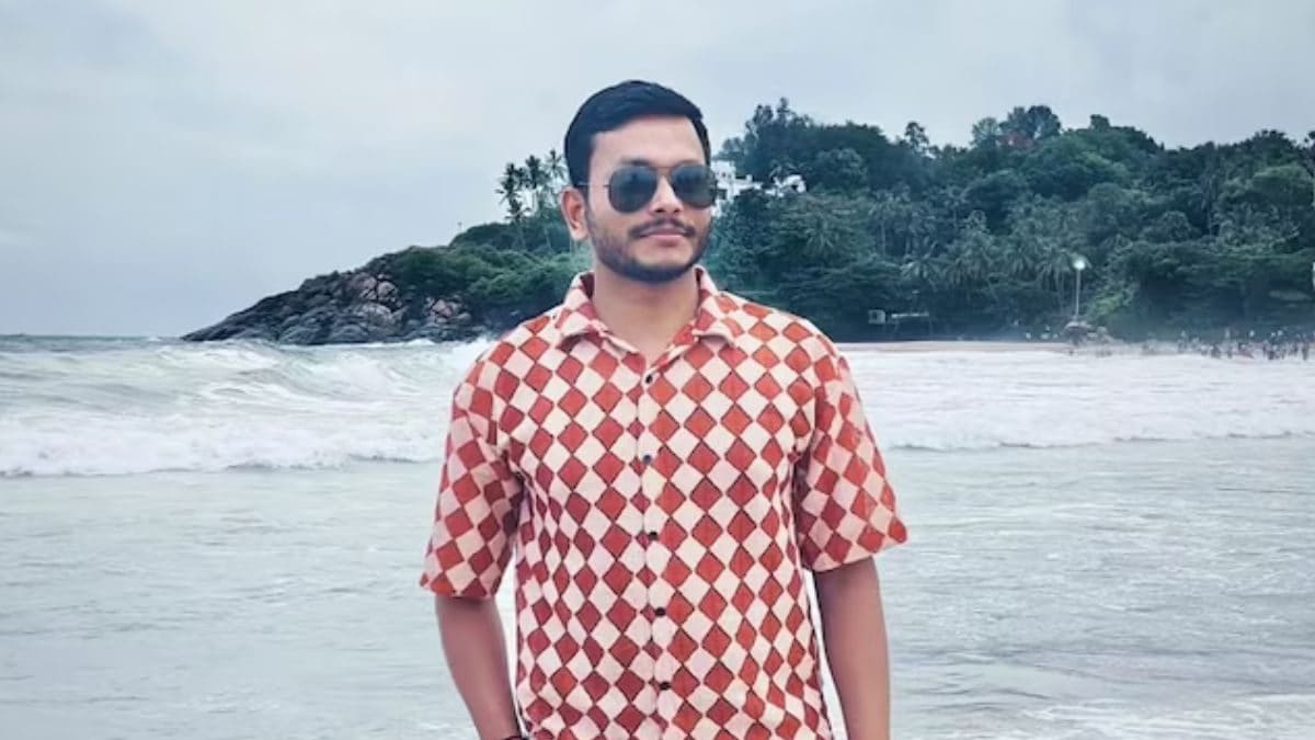 This Bihar Man Who Cracked Multiple Govt Exams, Including UPSC, Is Now ...