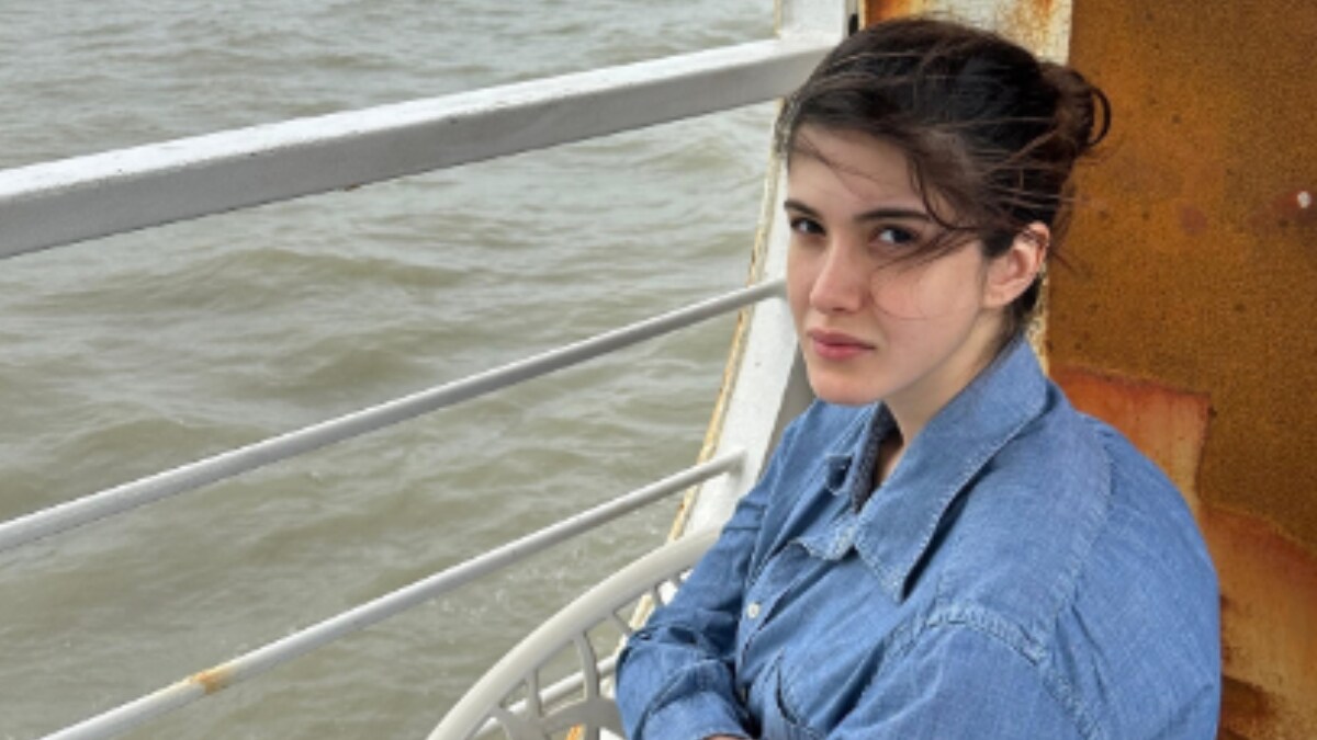Shanaya Kapoor Gorges On Delicious Pani Puri And Fans Can't Keep Calm ...