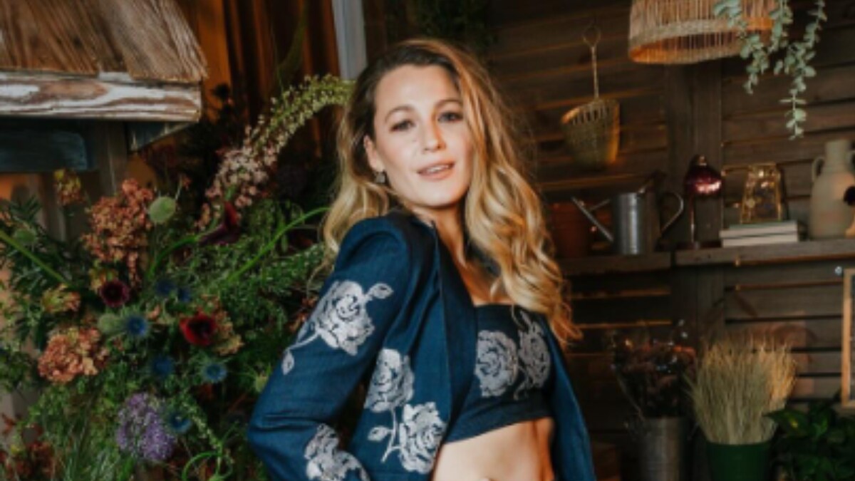 Blake Lively's OOTD For It Ends With Us Promotion Has A Middle School ...