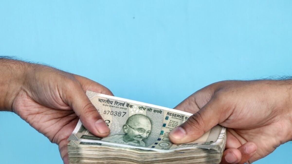 Bengaluru Businessman Receives Rs 30 Lakh in Fake Notes, Police ...