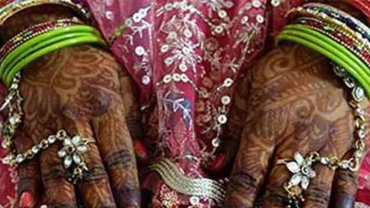 Strange Love Drama Unfolds in UP as Woman Protests Over Unfulfilled ...