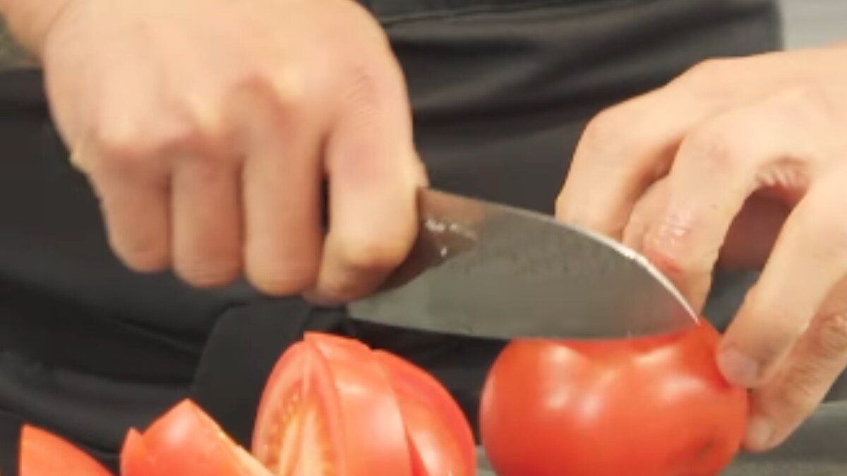 'Six Pack Chef' Makes World Record For Most Tomatoes Cut In One Minute ...