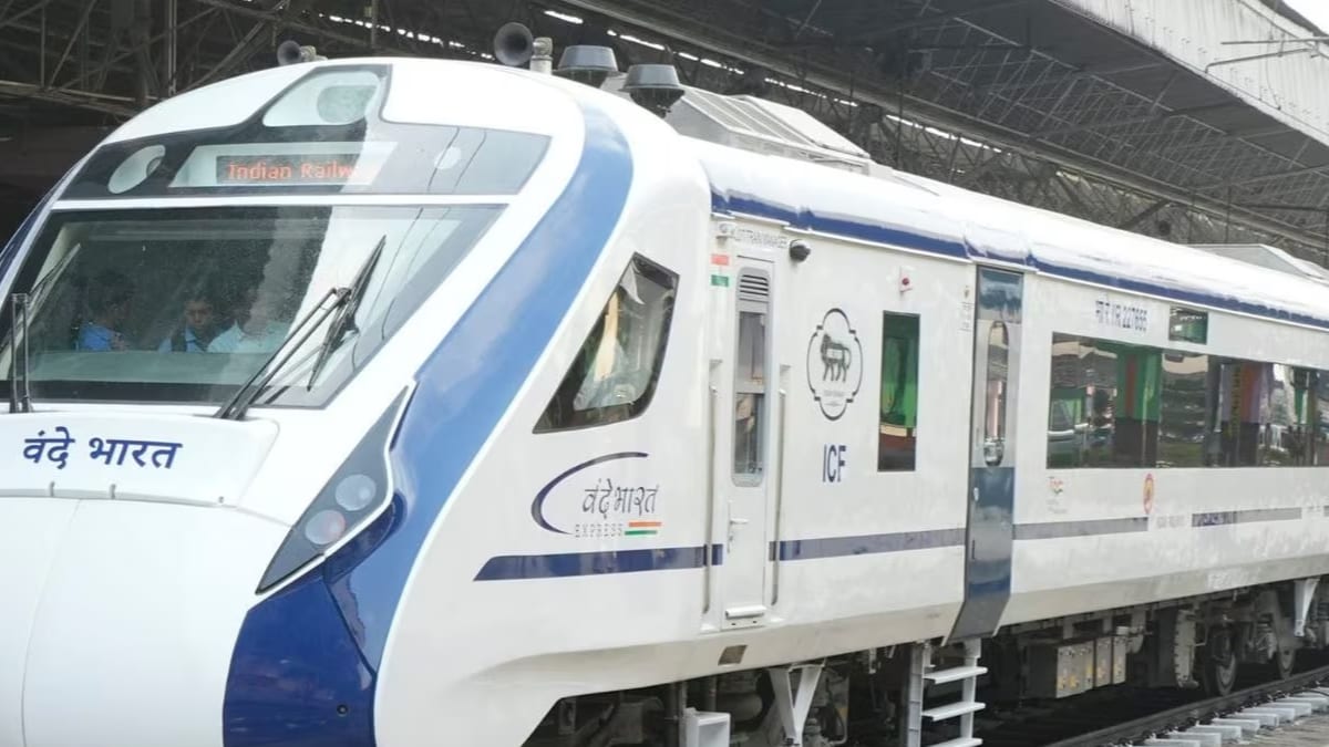 Passenger Captures Water Leakage On Vande Bharat Train, Railways ...