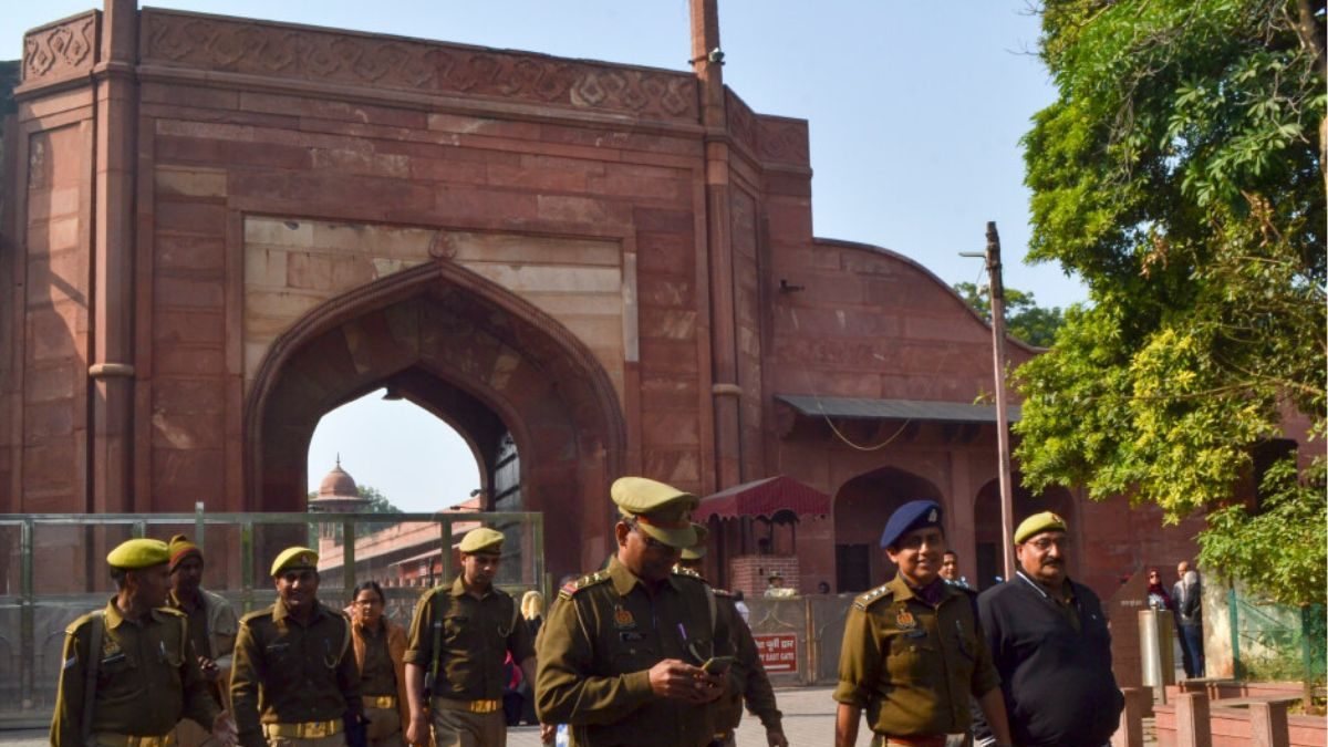 'Hello, I'm the Kasganj SP': Agra Woman Poses as Cop, Gets Two ...