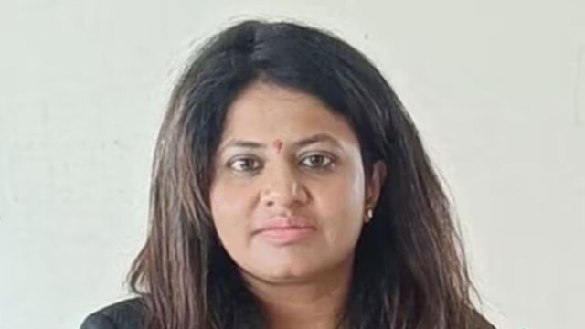 Who is Pooja Khedkar? Pune Trainee IAS Officer Transferred Amid 'Audi ...