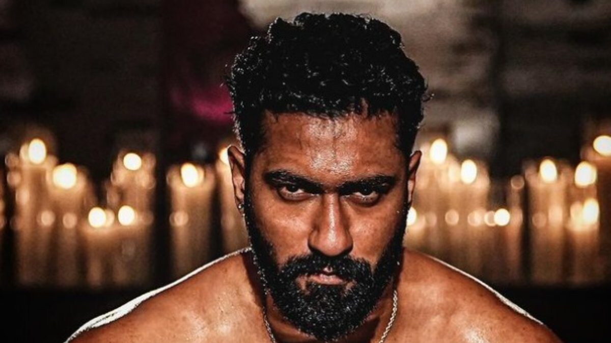 Vicky Kaushal Flaunts His Muscular Body As He Drops New Photo, Fans ...