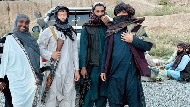 Photo of Woman ‘Showing Off’ Meet Up With Taliban in Afghanistan Gets ...