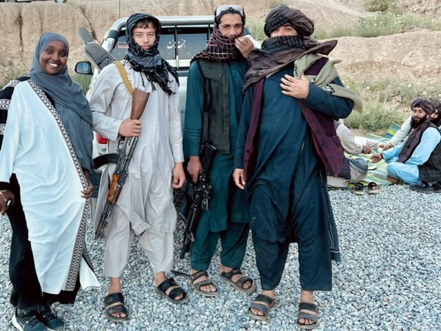 Photo of Woman ‘Showing Off’ Meet Up With Taliban in Afghanistan Gets ...