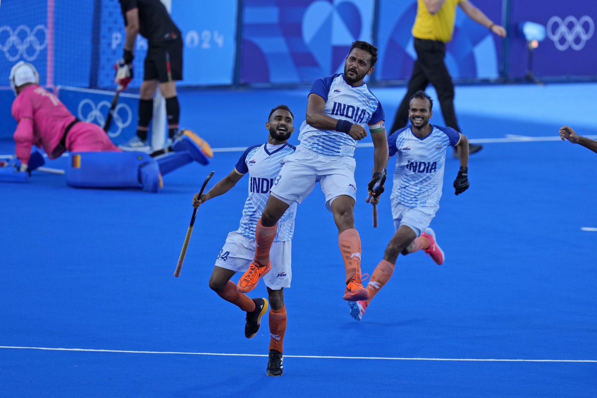 India at Paris Olympics 2024, Day 11: Vinesh Phogat Scripts History to ...