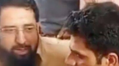 Olympic Gold Medallist Arshad Nadeem Caught On Camera Meeting Pakistani ...