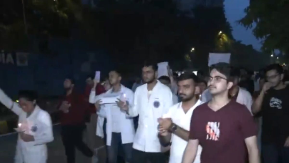Delhi Doctors Hold Candle Marches Seeking Justice For Murdered Kolkata ...