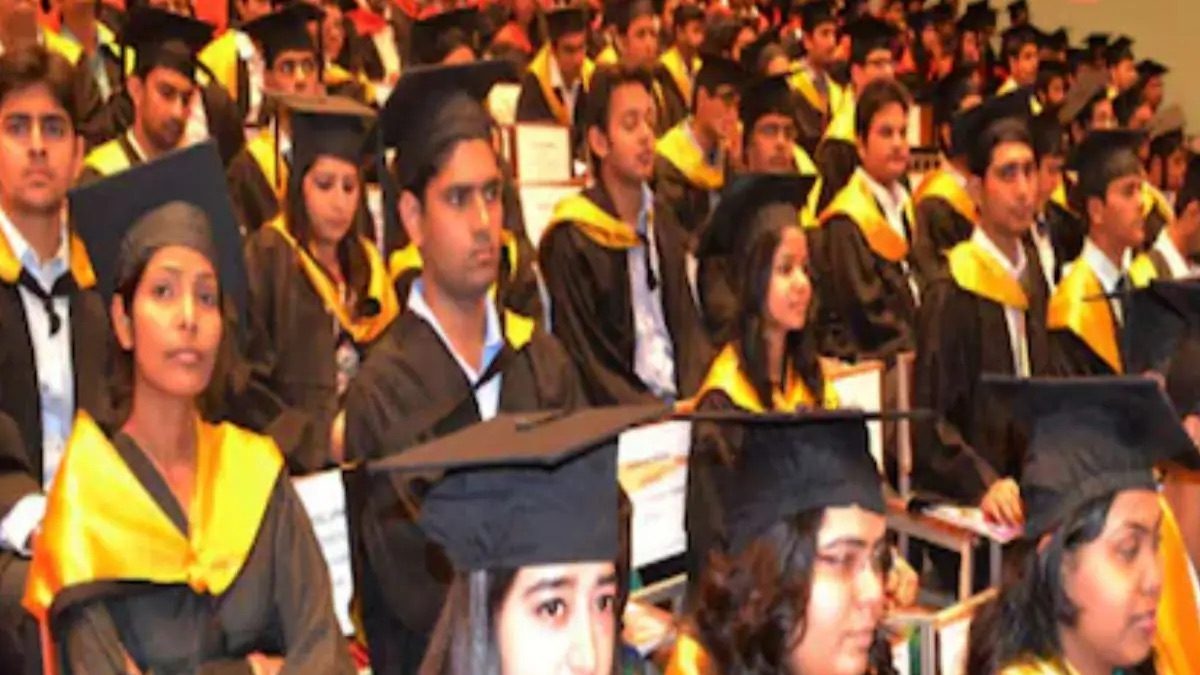 Union Health Ministry Directs Institutes to Create Indian Dress Code ...