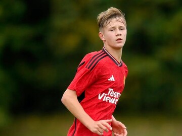 Manchester United Wonderkid Jim Thwaites Trains with First Team Ahead ...