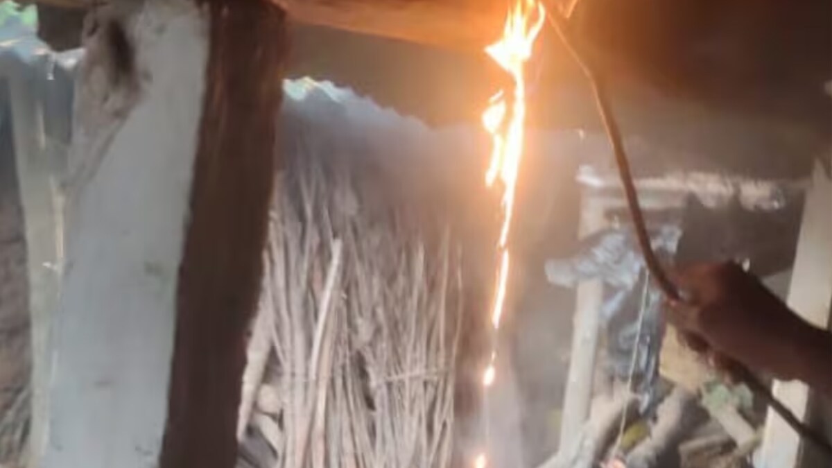 In Bankura’s Jambediya Village, Regular Fire Outbreaks At This Man's ...