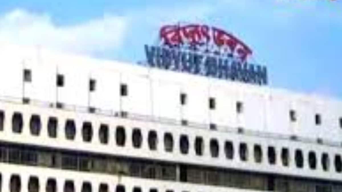 Bengal Man Loses Rs 6 Lakh After Opening Unknown Link | India News - News18