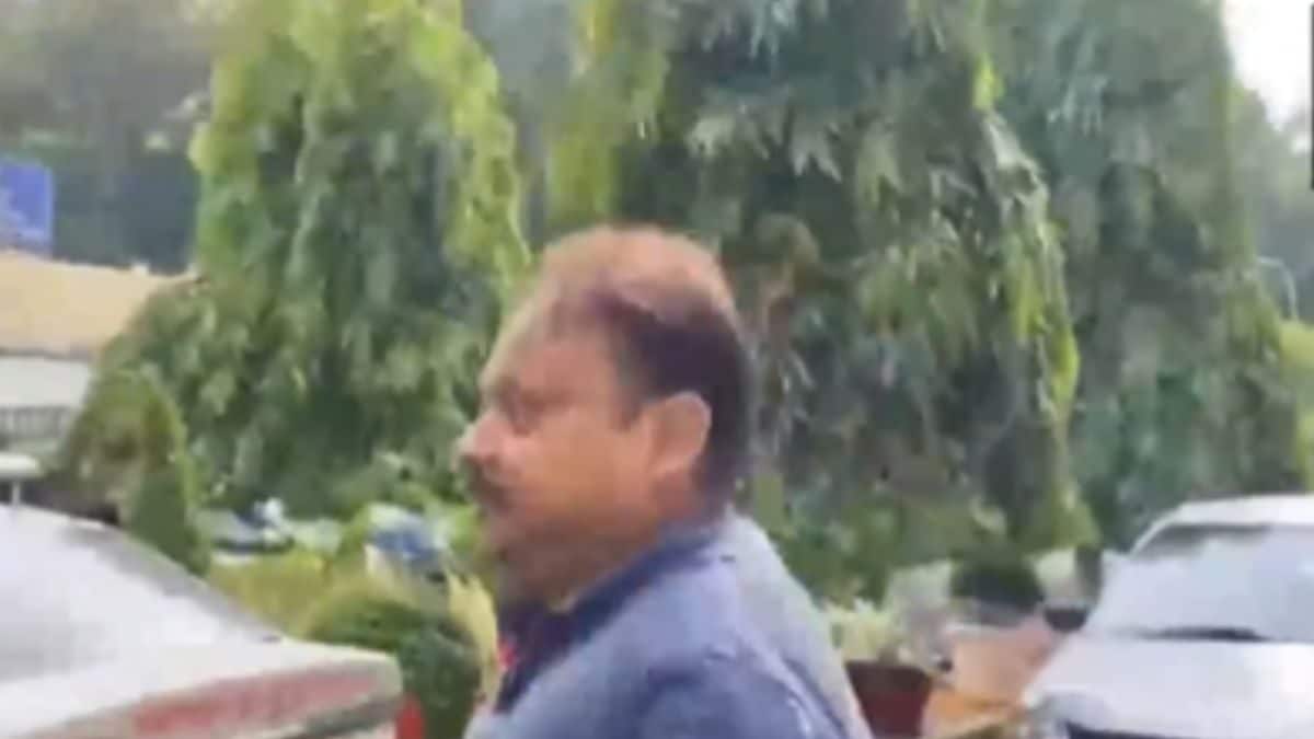 'Do You Know Sanjoy Roy': Cop Sprints To CBI Office, Dodging Media ...