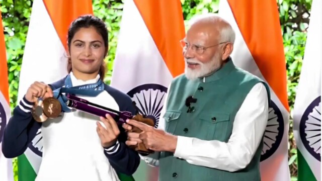 Manu Bhaker Thanks Prime Minister Narendra Modi for Meeting With Indian ...