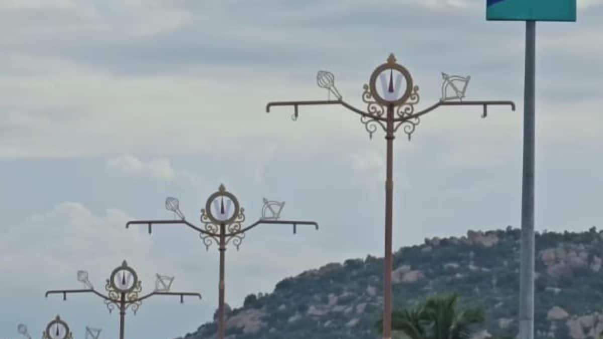 Lamp Posts With Hindu Religious Symbols In Karnataka's Koppal Spark ...