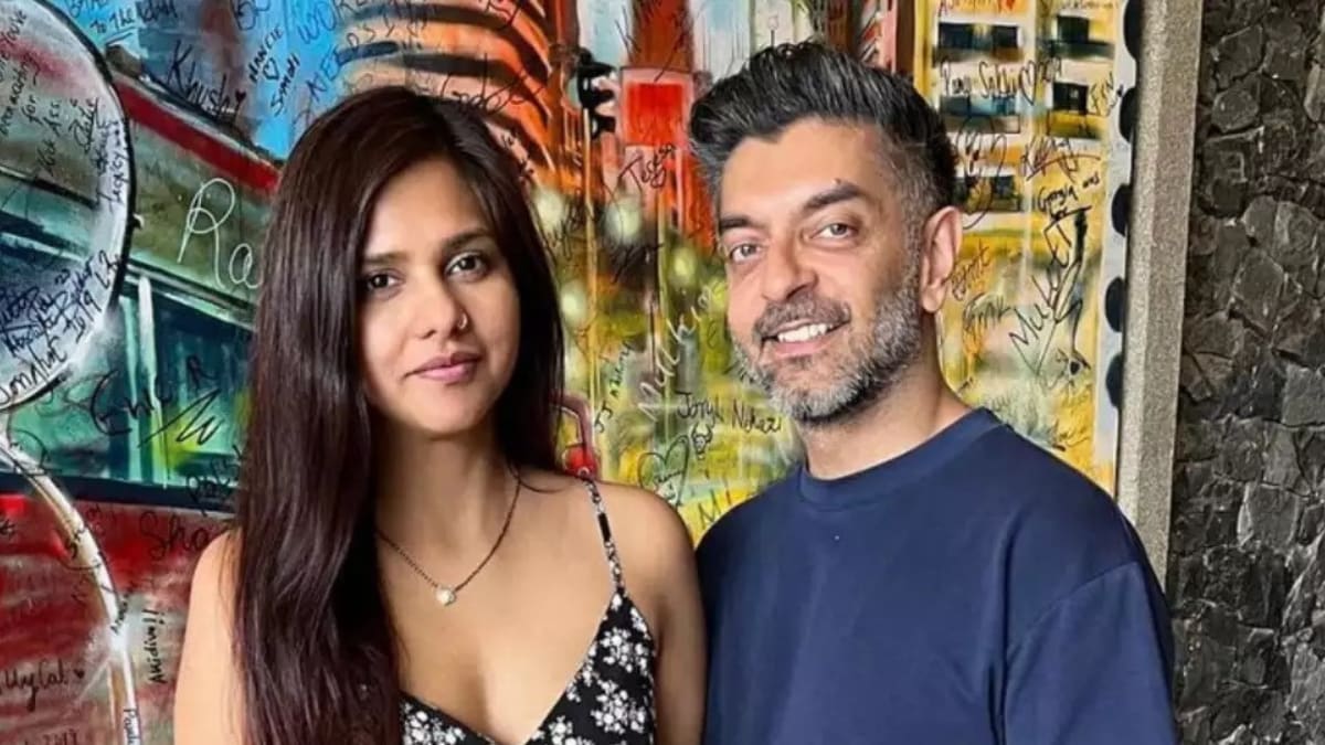 Dalljiet Kaur Embraces Healing Amid Conflict With Estranged Husband ...