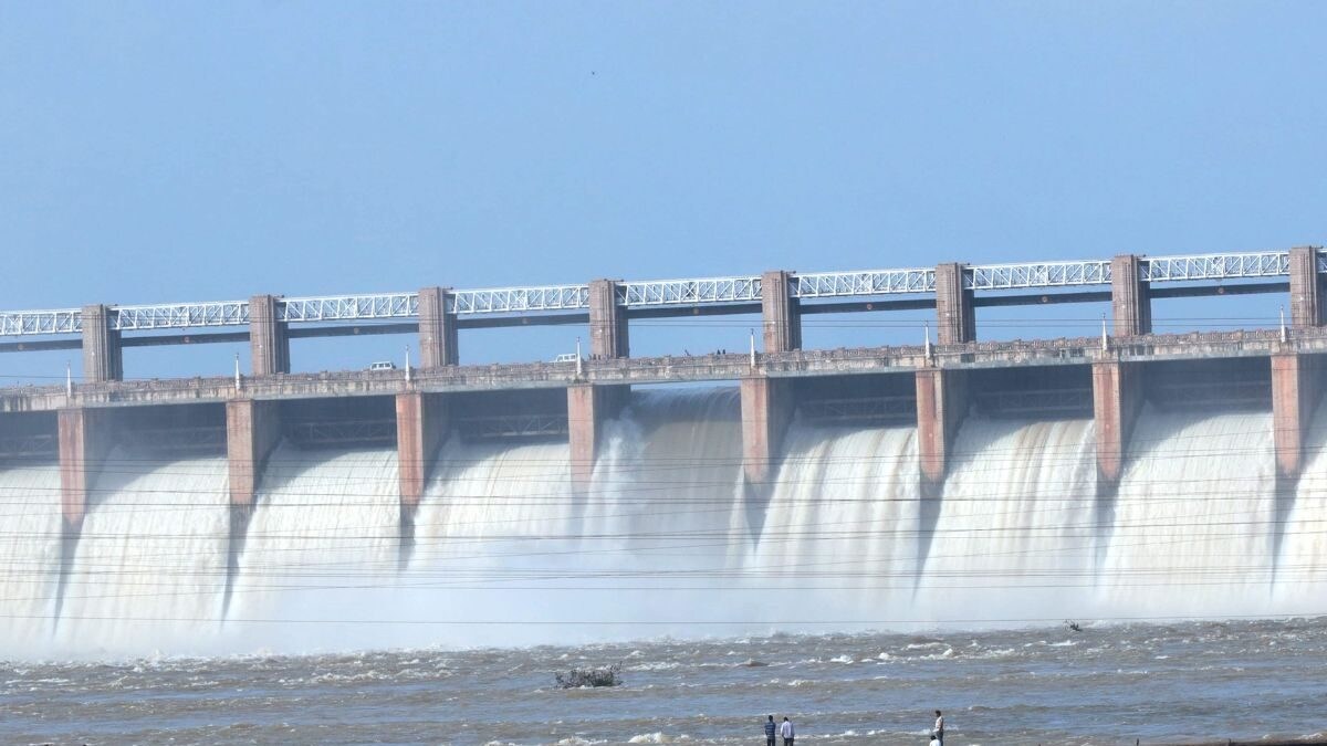 Tungabhadra Dam’s Crest Gate Collapses for The First Time in Its 70 ...