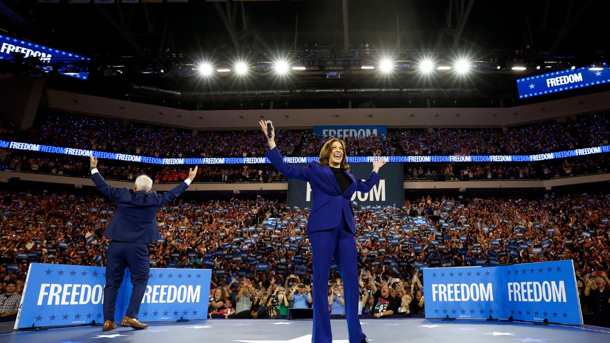Democrats Turn Towards Harris At Party’s Convention With The Obamas ...
