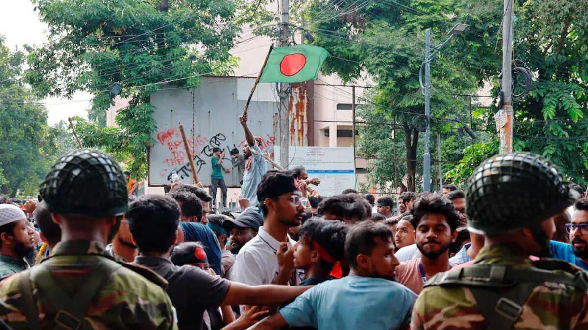 Bangladesh Chief Justice Resigns After Hundreds Of Protesters Gherao ...