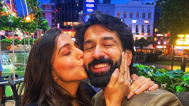 In Pics: Jankee Parekh And Nakuul Mehta Seal London Holiday With A Kiss ...