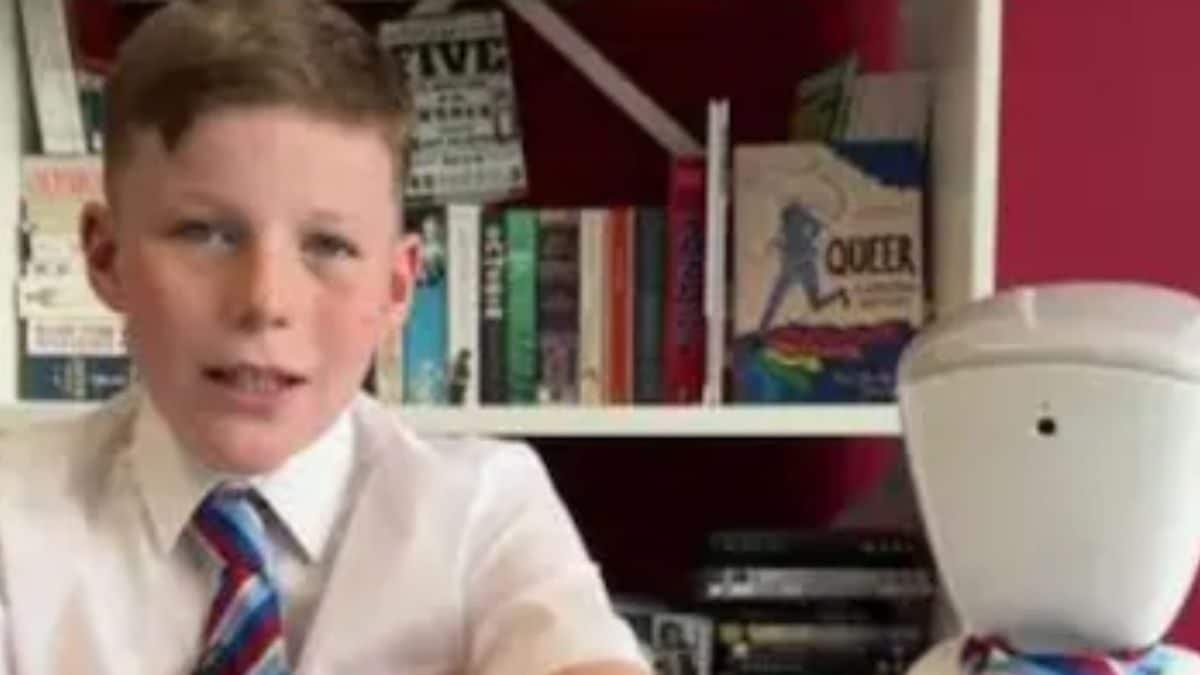 Robot AV Howard Joins Classroom As Proxy For Cancer Patient In UK ...