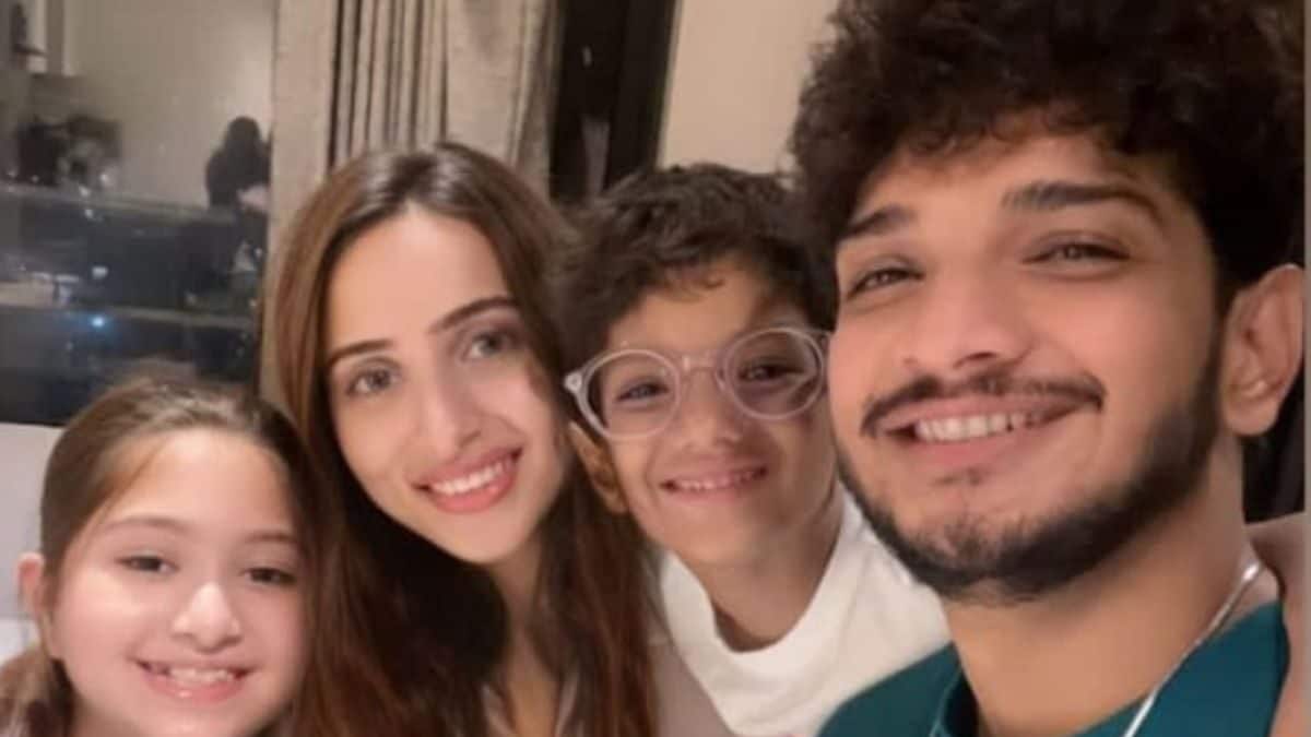 Bigg Boss 17 Winner Munawar Faruqui Celebrates Wife Mehzabeen Coatwala ...