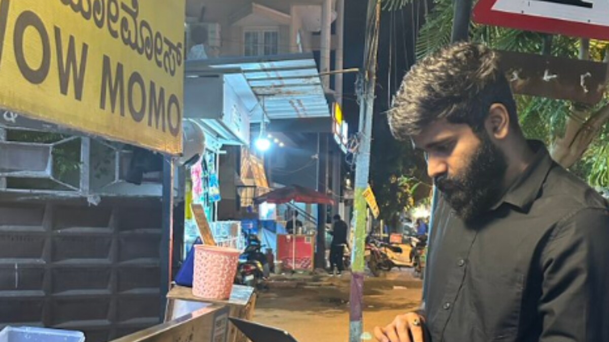 Bengaluru Techie Balances Work And Momo Cravings Like A Total Pro | Viral News - News18