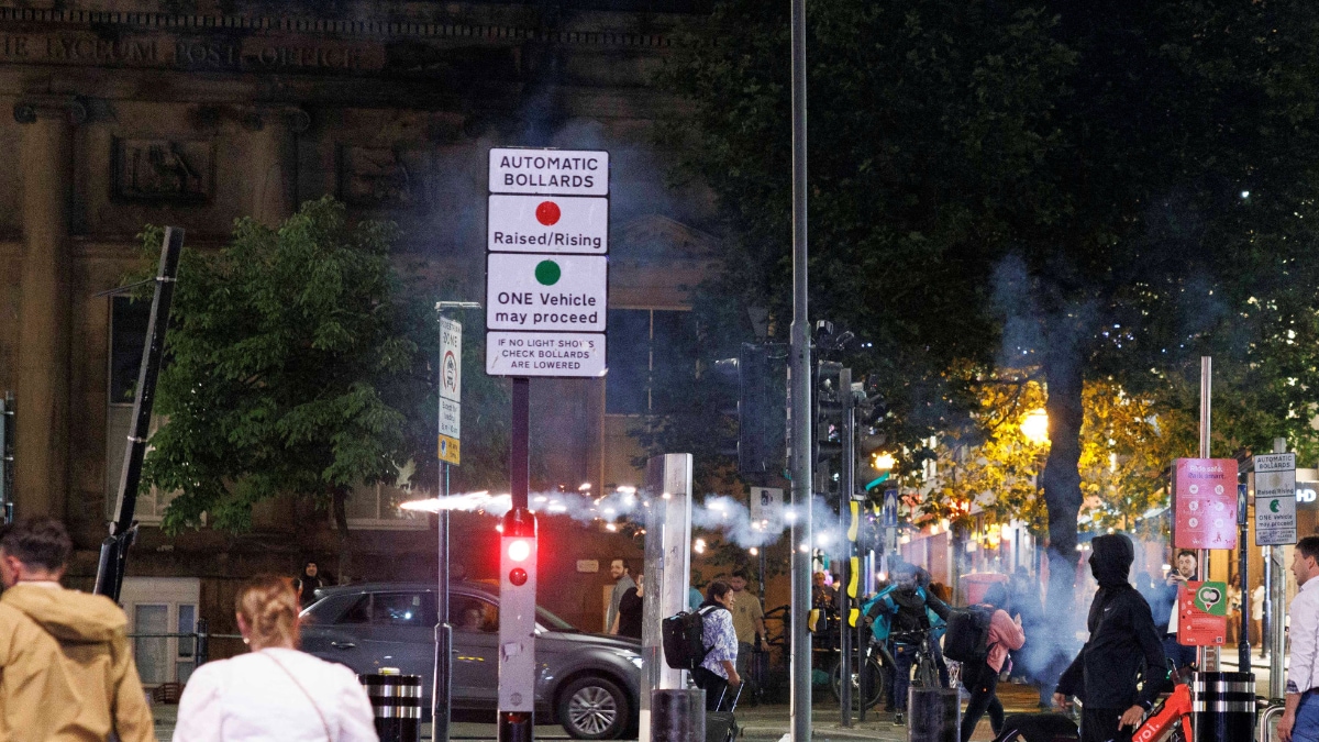 Widespread Riots Across British Cities As Anti-Immigration Protests ...